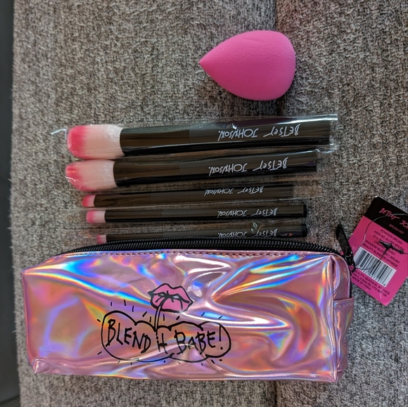 Betsey Johnson | Makeup | Last One Betsey Johnson Blend It Babe Makeup ...
